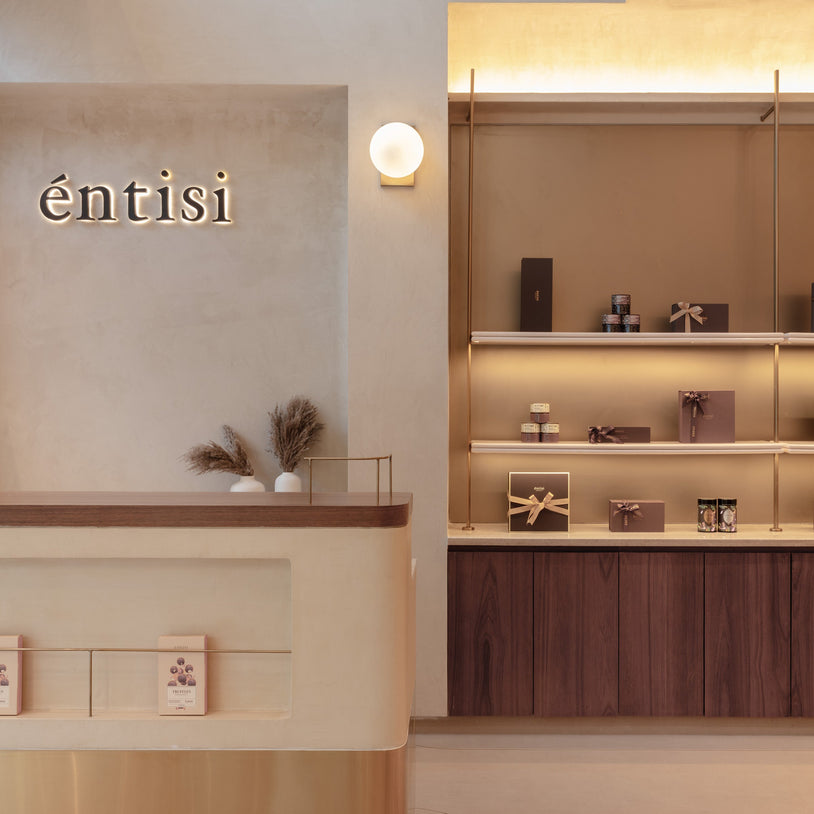 Buy Luxury Chocolates Box & Gift Packs Online Mumbai | éntisi