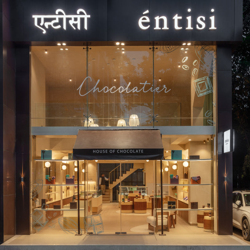 Buy Chocolates & Cakes Online - Best Chocolate Gifts Box in India | éntisi