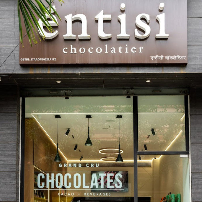 Buy Chocolates & Cakes Online - Best Chocolate Gifts Box in India | éntisi