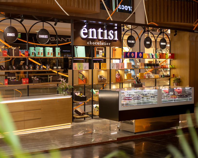 Buy Chocolates & Cakes Online - Best Chocolate Gifts Box in India | éntisi